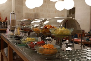 Café da manhã completo grátis todos os dias