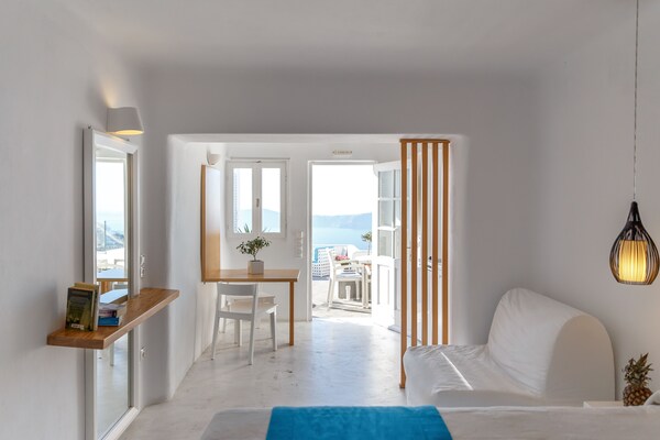 Sunset Hotel - Santorini