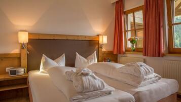 Quarto Duplo Standard, varanda, vista para a montanha (Fichte) | Roupa de alta qualidade, cofre no quarto, quartos insonorizados