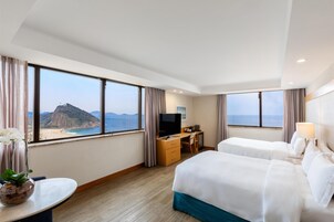 Roupa hipoalergénica, minibar, cofre no quarto 