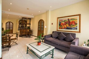 Área de estar no saguão