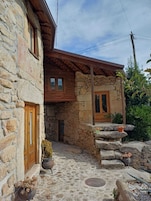 Casa de campo com design assinado, 2 quartos | Vista para o pátio