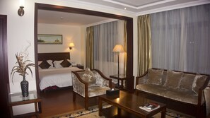 Suite Executiva | Roupa de alta qualidade, edredões de penas, minibar, cofre no quarto 
