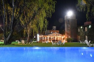 Piscina exterior sazonal, espreguiçadeiras 