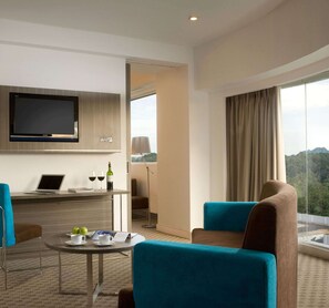 Suíte, 1 cama King | Roupas de cama premium, frigobar, cofres nos quartos, escrivaninha