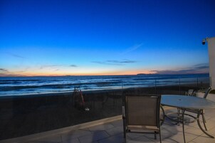 Vila superluxo, 2 quartos, vista para a praia | Vista da sacada