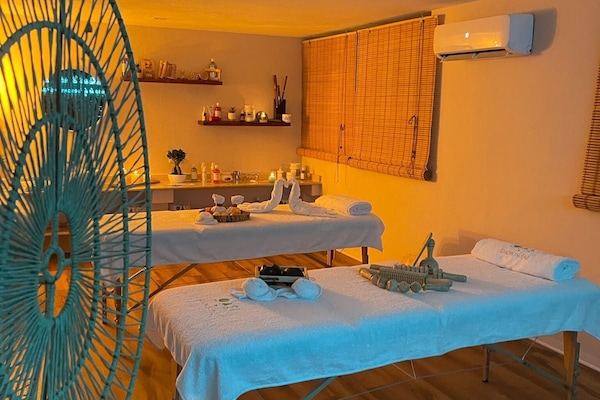 Sala(s) para tratamentos a casais, tratamentos corporais, aromaterapia