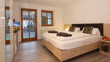 Quarto casal conforto | Cofres nos quartos, escrivaninha, Wi-Fi de cortesia, roupa de cama