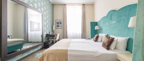 Quarto Duplo ou Twin Deluxe | Roupa de alta qualidade, cofre no quarto, secretária