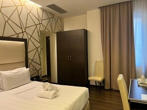 Quarto Duplo ou Twin Comfort | Roupa hipoalergénica, edredões de penas, minibar, cofre no quarto 
