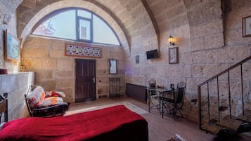 Cofres nos quartos, escrivaninha, quartos à prova de som