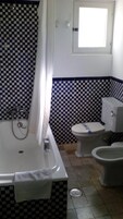 Secador de cabelo (mediante solicitação), toalhas de banho