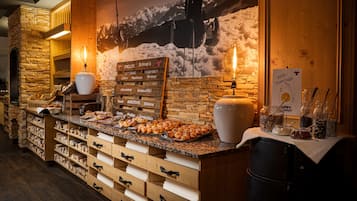 Café da manhã com buffet grátis todos os dias