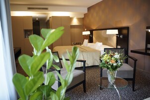 Quarto Empresarial, 1 cama king-size | Minibar, cofre no quarto, secretária, quartos insonorizados 