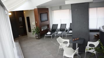 Sala(s) para tratamentos a casais, massagens musculares profundas