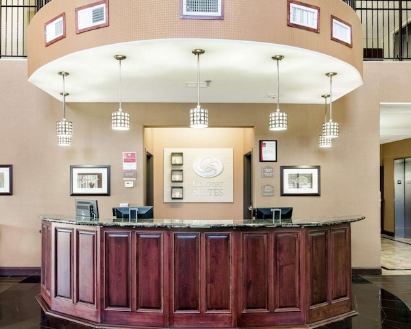 Comfort Suites Topeka Northwest - Topeka, KS