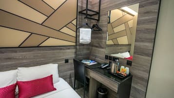 Quarto standard, 1 cama Queen | Escrivaninha, Wi-Fi de cortesia, roupa de cama