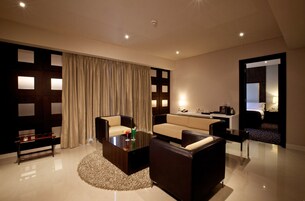 Suite Executiva, não fumadores | Minibar, cofre no quarto, secretária, quartos insonorizados 