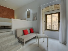 Quarto Duplo Superior | Secretária, Wi-fi grátis, roupa de cama fornecida