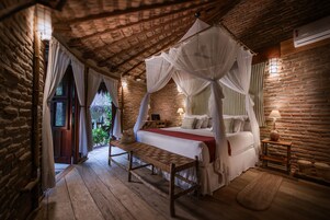 Palafita Baixa | Minibar, cofre no quarto, com decoração personalizada, secretária 