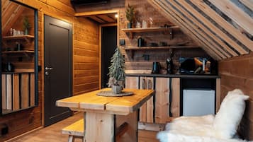 Quarto Duplo Design, junto ao jardim | Cozinha privada | Uma cafeteira/bule, uma chaleira elétrica