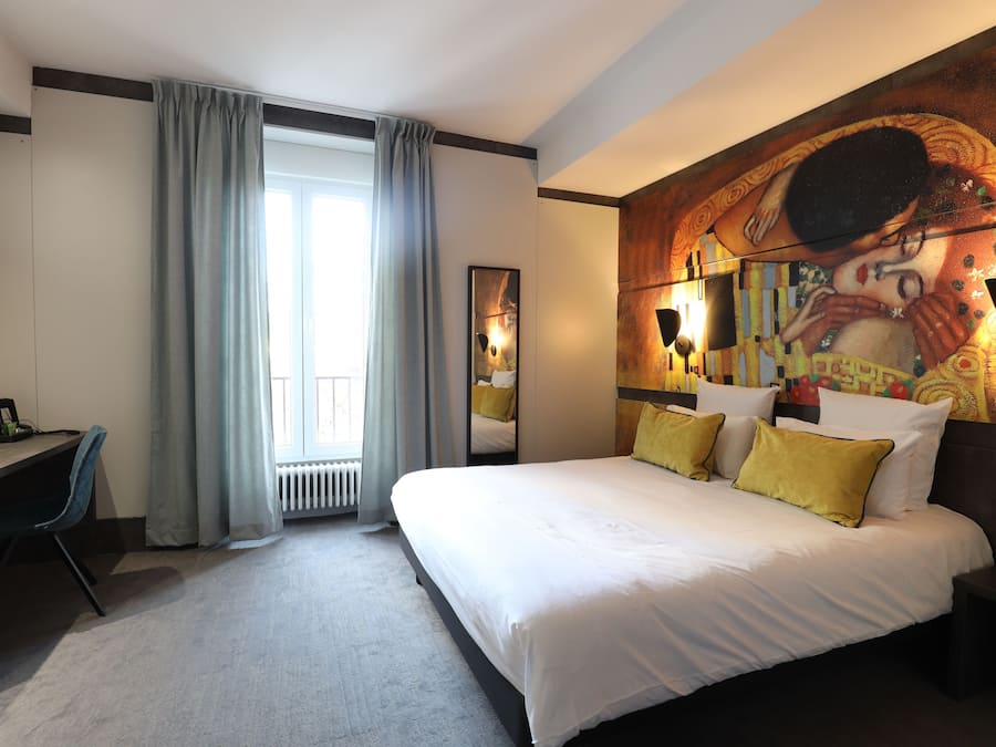 Quarto Duplo ou Twin Superior | Roupa de alta qualidade, secretária, cortinas/cortinados opacos