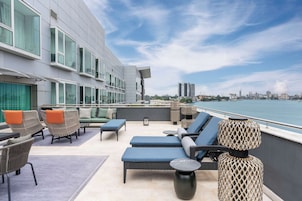 Suíte presidencial, vista para a lagoa (Lounge) | Sacada