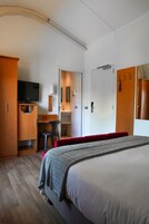 Quarto casal superluxo | Escrivaninha, ferros/tábuas de passar roupa, Wi-Fi de cortesia