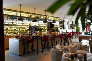 Café da manhã com buffet todos os dias (EUR 18.50 por pessoa)
