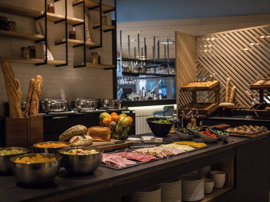 Pequeno-almoço tipo buffet diário mediante uma taxa