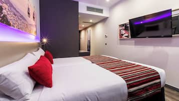 Quarto Comfort (for 2 people) | Edredões de penas, cofre no quarto, secretária