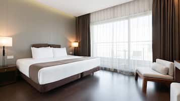 Suite Júnior, terraço | 1 quarto, cofre no quarto, secretária, quartos insonorizados