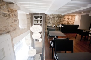 Café da manhã continental diário (EUR 12 por pessoa) 