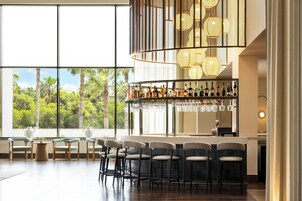 2 restaurantes: opção de café da manhã, almoço e jantar
