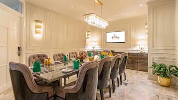 Café da manhã com buffet todos os dias mediante uma taxa