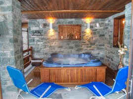 Banheira de hidromassagem interior