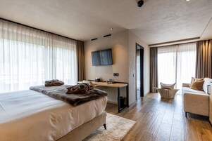 Quarto Duplo Superior, vista para a montanha | Roupa hipoalergénica, edredões de penas, minibar, cofre no quarto 