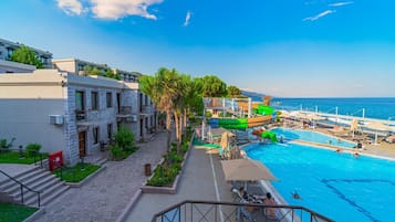 Piscina interna, piscina externa, guarda-sóis