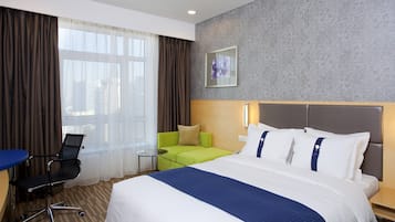 Roupas de cama premium, frigobar, cofres nos quartos, escrivaninha