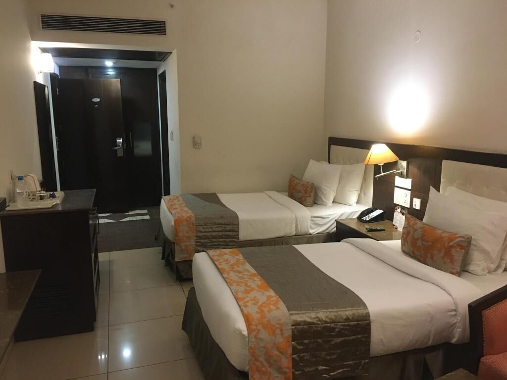 Lençóis de algodão egípcio, roupa de alta qualidade, cofre no quarto 