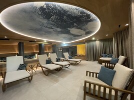 Sauna seca, banheira de hidromassagem, sauna a vapor