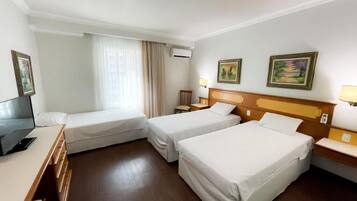Quarto triplo superior | Frigobar, cofres nos quartos, cortinas blackout, quartos à prova de som