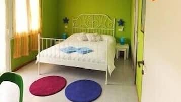 Quarto Duplo, casa de banho anexa | Cofre com capacidade para portátil, ferro/tábua de engomar