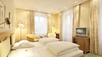 Quarto casal (street view) | Roupas de cama antialérgicas, frigobar, cofres nos quartos, escrivaninha