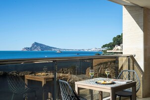 Apartamento Superior, 2 quartos, varanda, vista para o mar | Vista do quarto