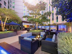 2 bares/lounges, saguão/lounge
