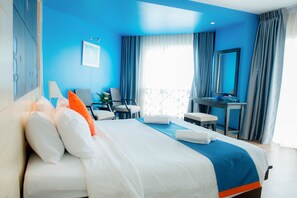 Deluxe Sea Front | Minibar, cofre no quarto, secretária, Wi-fi grátis 