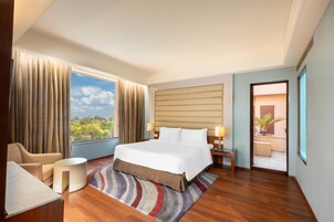 Suíte executiva (Metropolis) | Frigobar, cofres nos quartos, escrivaninha