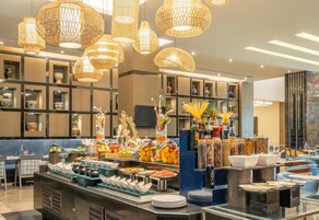 2 restaurantes, café da manhã, culinária internacional