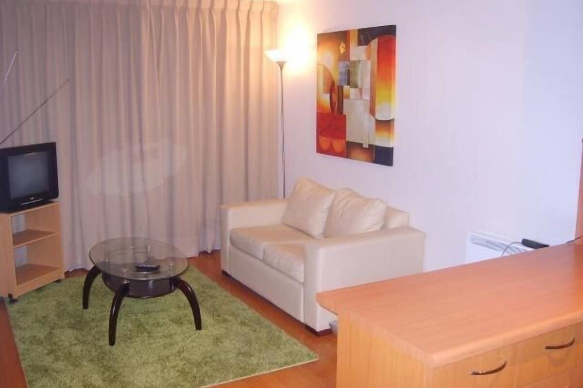 Roupa de alta qualidade, edredões de penas, minibar